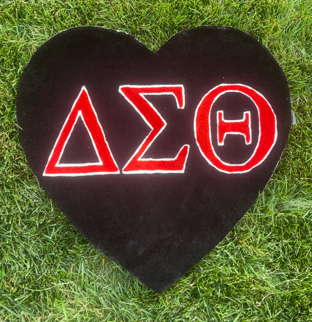 Delta Sigma Theta “Heart” Custom Rug (Black) – Versatile S & R